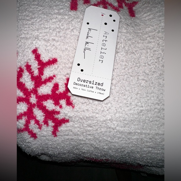 Nicole Miller | Bedding | Tiktok Viral Pink Snowflake Throw Blanket Htf ...